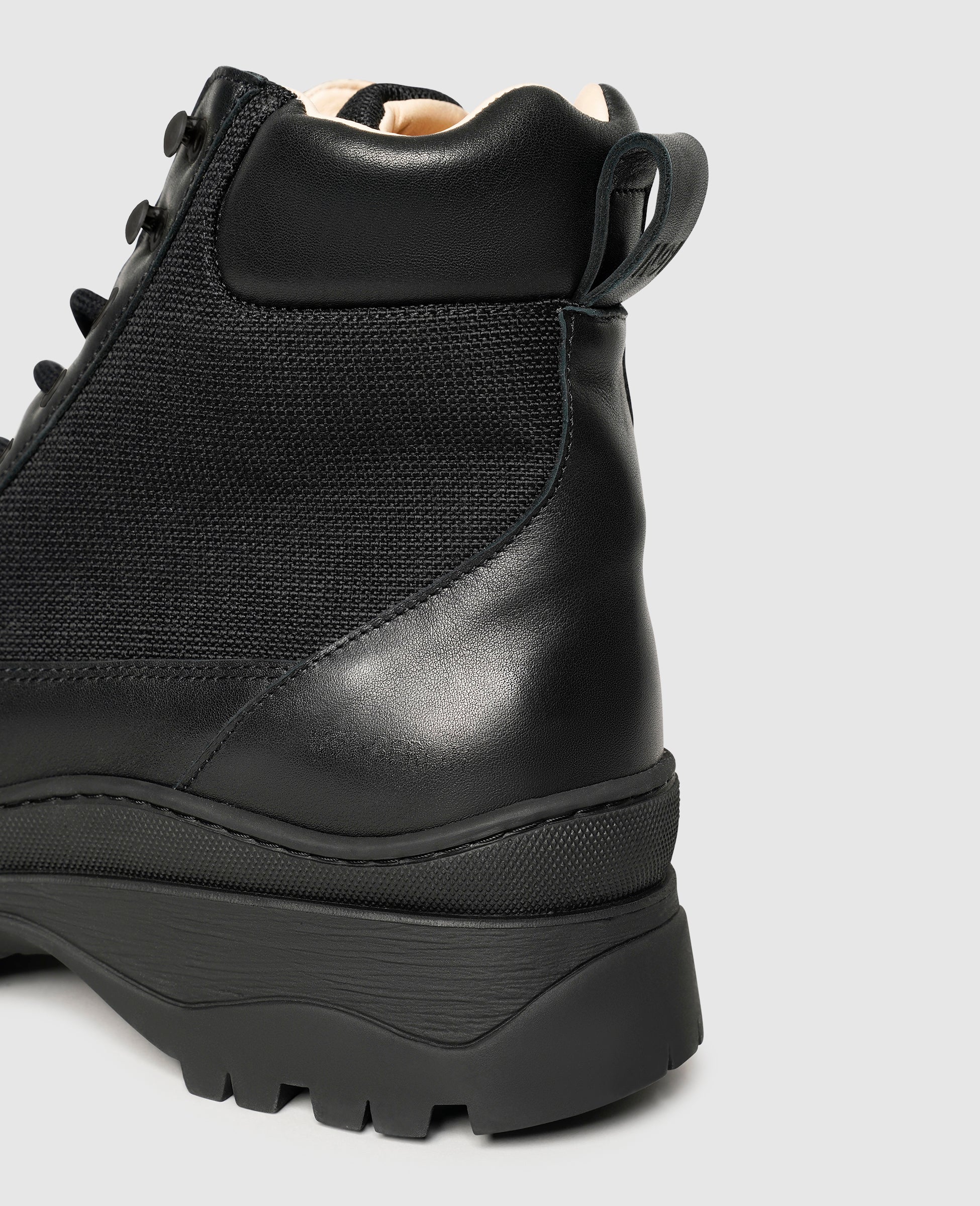 Derber Herrenstiefel in Hiking Boot Optik | N91